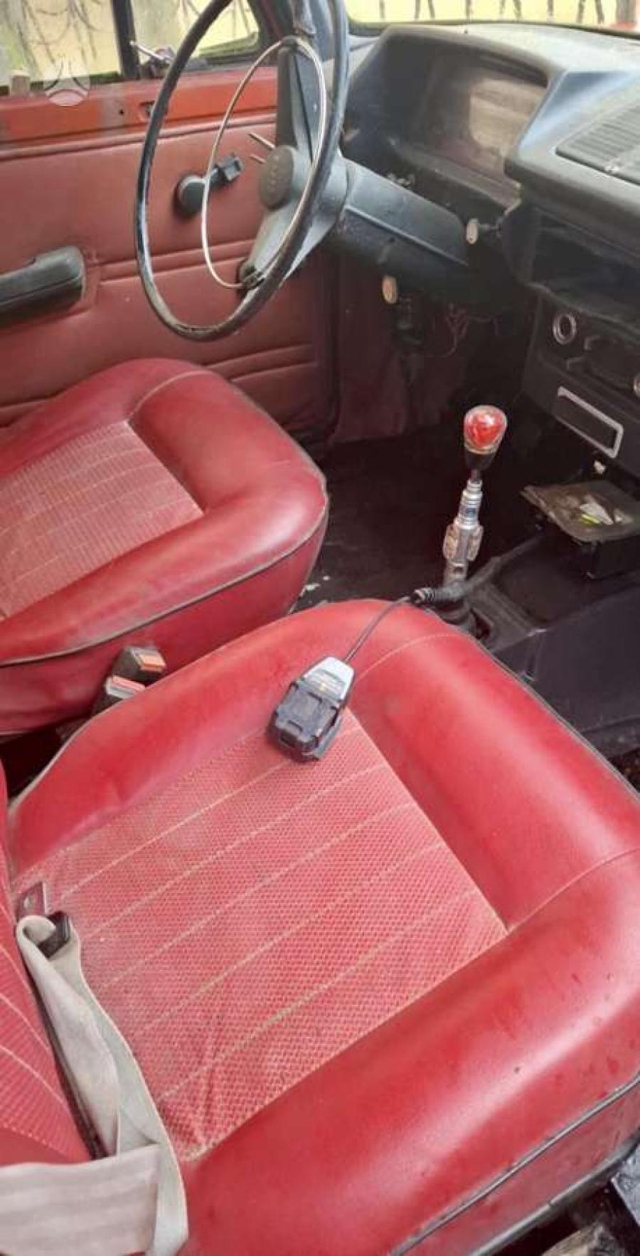 Sarkans Moskvych / AZLK 412 1983 Viļņa, ar dzinēja tilpumu 1.50 L un nobraukumu 100 tūkst. km par 1500 €, foto 6 vietnē AUTOMOTO.COM.LV