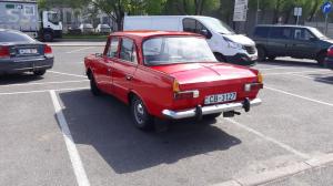 Sarkans Moskvych / AZLK 412 1987 Rīga, ar dzinēja tilpumu 1.50 L un nobraukumu 35 tūkst. km par 3000 €, foto  vietnē AUTOMOTO.COM.LV