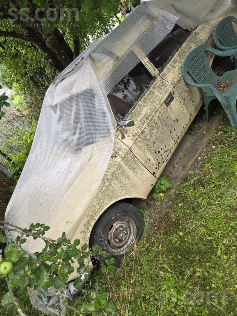 Yellow Moskvich / AZLK 412 1988 in Riga, with an engine capacity of 1.50 L and mileage of 67 thousand km for 400 €, photo 5 on AUTOMOTO.COM.LV