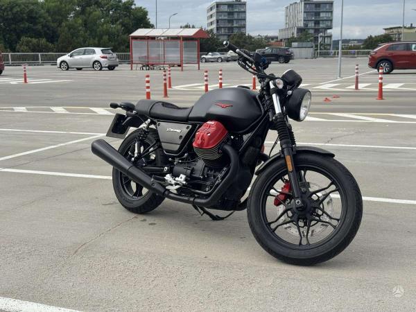 Melns Moto Guzzi V7 2018 Viļņa, ar dzinēja tilpumu 0.74 L un nobraukumu 3 tūkst. km par 6300 €, foto 2 vietnē AUTOMOTO.COM.LV