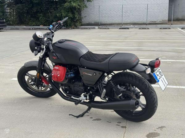 Melns Moto Guzzi V7 2018 Viļņa, ar dzinēja tilpumu 0.74 L un nobraukumu 3 tūkst. km par 6300 €, foto 3 vietnē AUTOMOTO.COM.LV