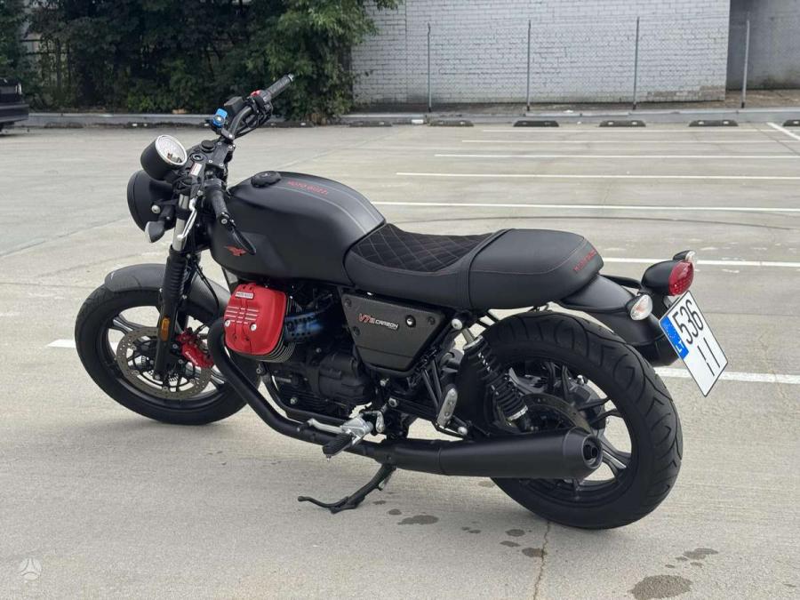 Melns Moto Guzzi V7 2018 Viļņa, ar dzinēja tilpumu 0.74 L un nobraukumu 3 tūkst. km par 6300 €, foto 4 vietnē AUTOMOTO.COM.LV