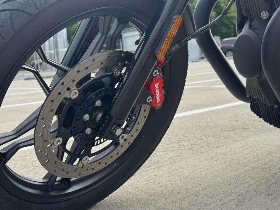 Melns Moto Guzzi V7 2018 Viļņa, ar dzinēja tilpumu 0.74 L un nobraukumu 3 tūkst. km par 6300 €, foto 6 vietnē AUTOMOTO.COM.LV