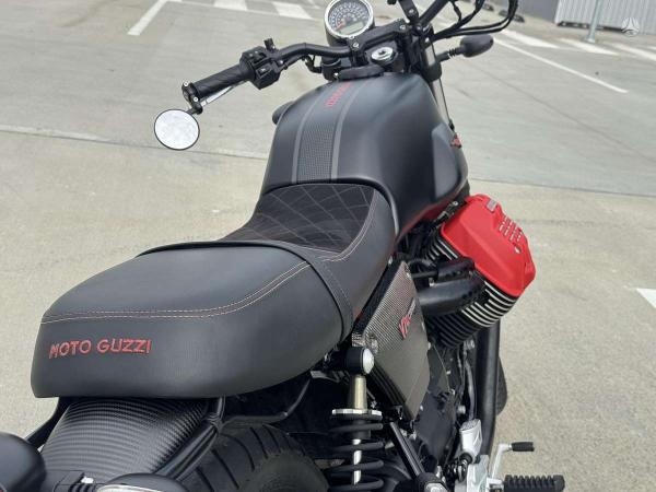 Melns Moto Guzzi V7 2018 Viļņa, ar dzinēja tilpumu 0.74 L un nobraukumu 3 tūkst. km par 6300 €, foto 7 vietnē AUTOMOTO.COM.LV