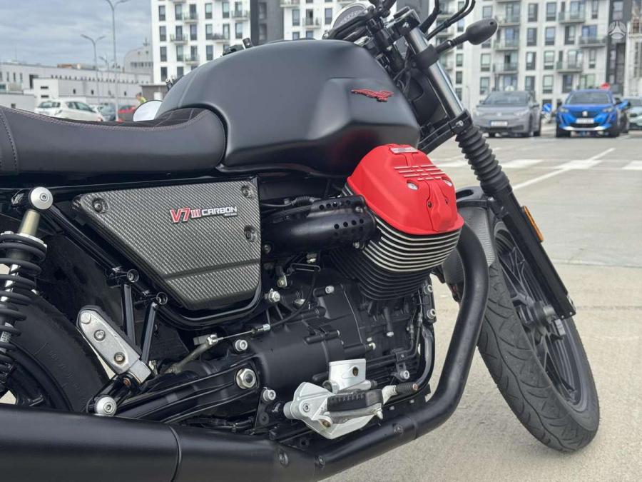 Melns Moto Guzzi V7 2018 Viļņa, ar dzinēja tilpumu 0.74 L un nobraukumu 3 tūkst. km par 6300 €, foto 9 vietnē AUTOMOTO.COM.LV