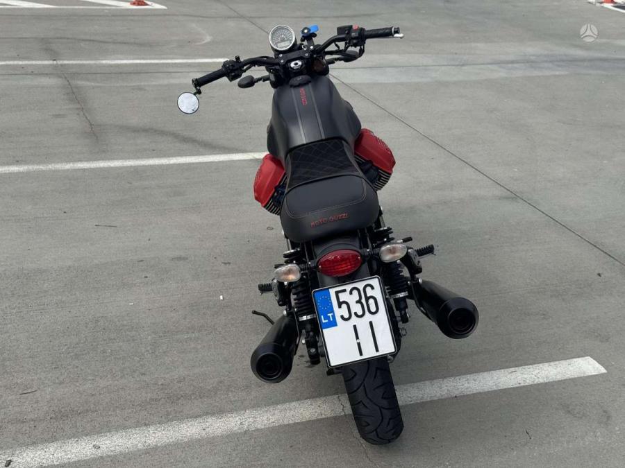 Melns Moto Guzzi V7 2018 Viļņa, ar dzinēja tilpumu 0.74 L un nobraukumu 3 tūkst. km par 6300 €, foto 12 vietnē AUTOMOTO.COM.LV