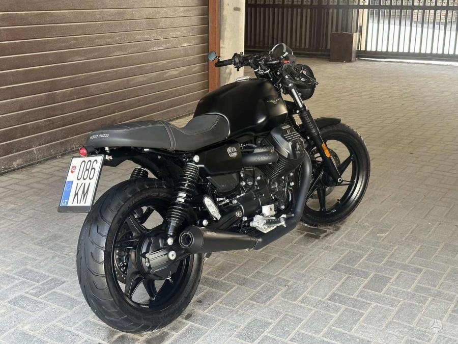 Черный Moto Guzzi V7 2022 в Вильнюс, объемом двигателя 0.85 л и пробегом 3 тыс. км за 6700 €, фото 3 на AUTOMOTO.COM.LV
