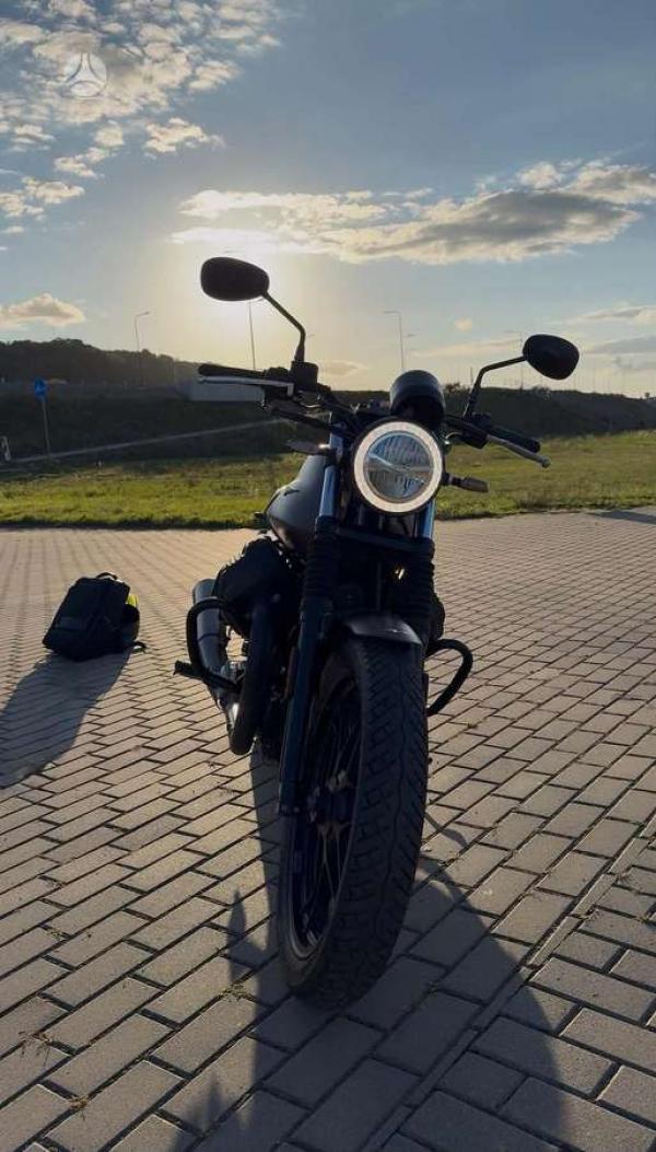 Brown Moto Guzzi V7 2019 in Kaunas, with an engine capacity of 0.75 L and mileage of 16 thousand km for 5500 €, photo 1 on AUTOMOTO.COM.LV