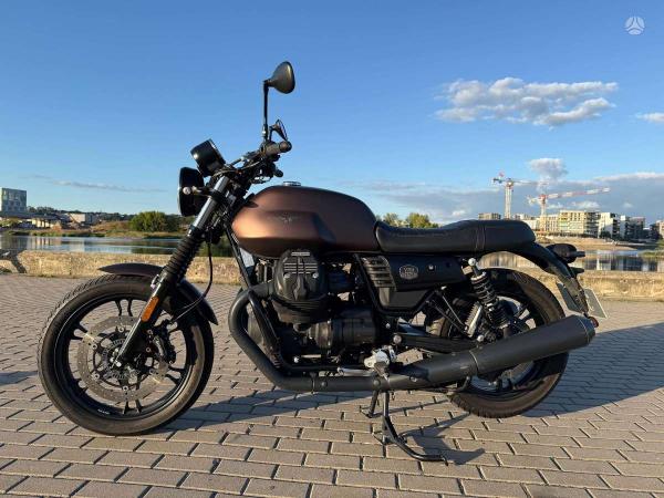 Brown Moto Guzzi V7 2019 in Kaunas, with an engine capacity of 0.75 L and mileage of 16 thousand km for 5500 €, photo 4 on AUTOMOTO.COM.LV