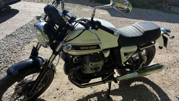 Balts Moto Guzzi V7 2008 Viļņa, ar dzinēja tilpumu 0.74 L un nobraukumu 15 tūkst. km par 4500 €, foto 3 vietnē AUTOMOTO.COM.LV