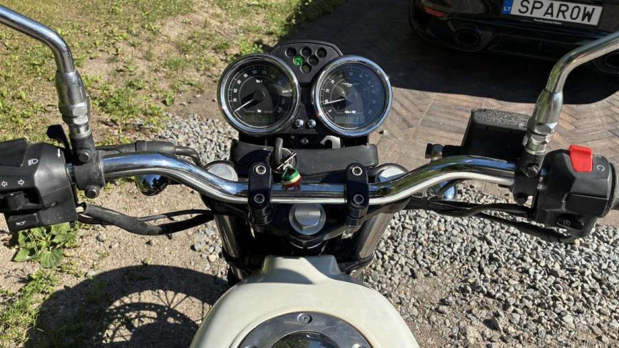 Белый Moto Guzzi V7 2008 в Вильнюс, объемом двигателя 0.74 л и пробегом 15 тыс. км за 4500 €, фото 6 на AUTOMOTO.COM.LV