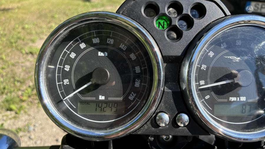 Белый Moto Guzzi V7 2008 в Вильнюс, объемом двигателя 0.74 л и пробегом 15 тыс. км за 4500 €, фото 7 на AUTOMOTO.COM.LV