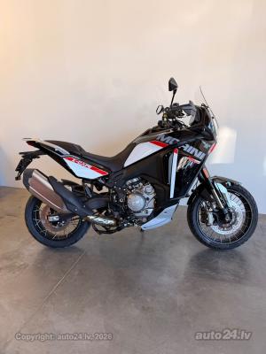 Melns Moto Morini X-Cape 2026 Tallina, ar dzinēja tilpumu 1.20 L un nobraukumu 0 tūkst. km par 14290 €, foto  vietnē AUTOMOTO.COM.LV