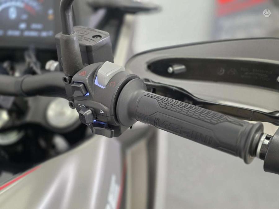 Grey Moto Morini X-Cape 2022 in Panevezys, with an engine capacity of 0.65 L and mileage of 22 thousand km for 5199 €, photo 21 on AUTOMOTO.COM.LV