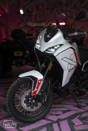 White Moto Morini X-Cape 2026 in Vilnius, with an engine capacity of 0.70 L and mileage of 0 thousand km for 7590 €, photo 4 on AUTOMOTO.COM.LV