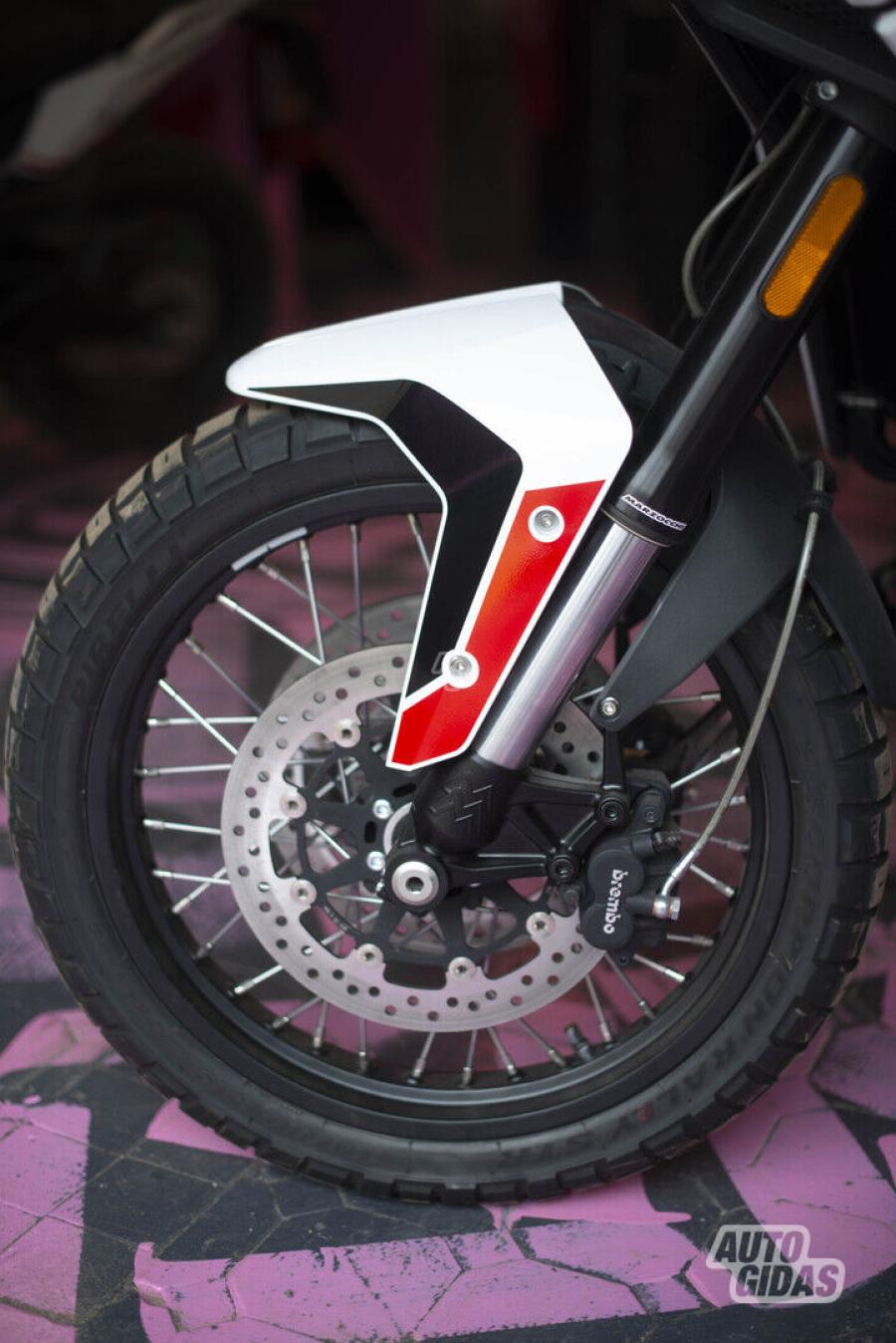 White Moto Morini X-Cape 2026 in Vilnius, with an engine capacity of 0.70 L and mileage of 0 thousand km for 7590 €, photo 6 on AUTOMOTO.COM.LV