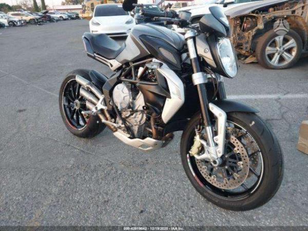 Black MV Agusta Brutale 2015 in Klaipeda, with an engine capacity of 0.80 L and mileage of 23 thousand km for 4275 €, photo 1 on AUTOMOTO.COM.LV