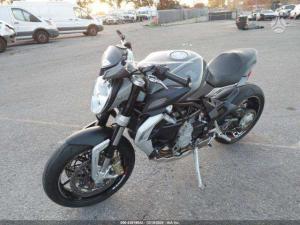 Black MV Agusta Brutale 2015 in Klaipeda, with an engine capacity of 0.80 L and mileage of 23 thousand km for 4275 €, photo 2 on AUTOMOTO.COM.LV