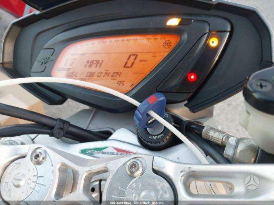 Black MV Agusta Brutale 2015 in Klaipeda, with an engine capacity of 0.80 L and mileage of 23 thousand km for 4275 €, photo 11 on AUTOMOTO.COM.LV