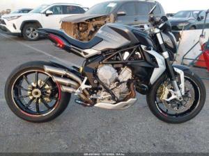 Black MV Agusta Brutale 2015 in Klaipeda, with an engine capacity of 0.80 L and mileage of 23 thousand km for 4275 €, photo 12 on AUTOMOTO.COM.LV