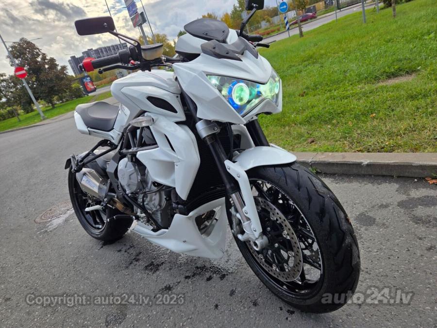 Melns MV Agusta Brutale 2015 Tallina, ar dzinēja tilpumu 0.80 L un nobraukumu 13 tūkst. km par 8490 €, foto 5 vietnē AUTOMOTO.COM.LV