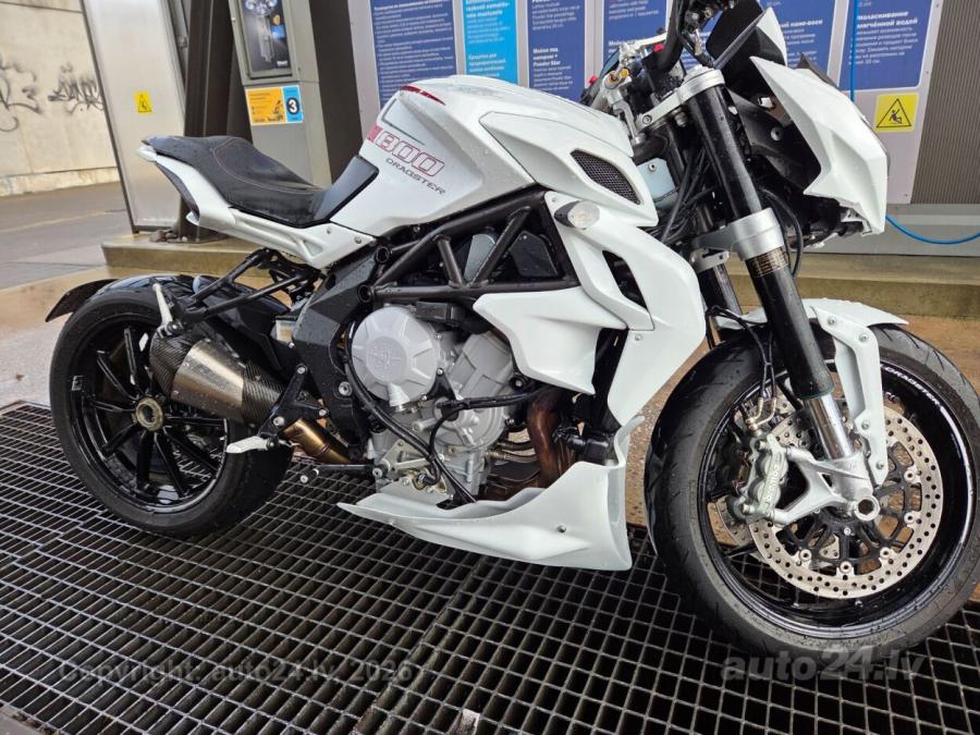 Melns MV Agusta Brutale 2015 Tallina, ar dzinēja tilpumu 0.80 L un nobraukumu 13 tūkst. km par 8490 €, foto 7 vietnē AUTOMOTO.COM.LV
