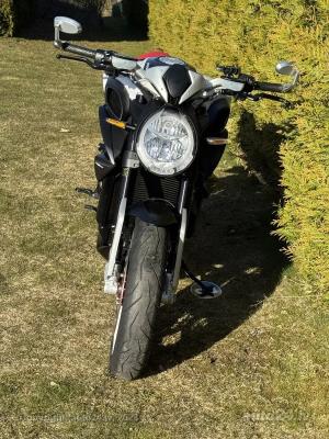 Melns MV Agusta Brutale 2019 Tallina, ar dzinēja tilpumu 0.80 L un nobraukumu 5 tūkst. km par 16995 €, foto 3 vietnē AUTOMOTO.COM.LV
