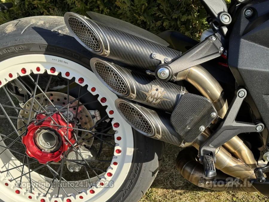 Melns MV Agusta Brutale 2019 Tallina, ar dzinēja tilpumu 0.80 L un nobraukumu 5 tūkst. km par 16995 €, foto 11 vietnē AUTOMOTO.COM.LV