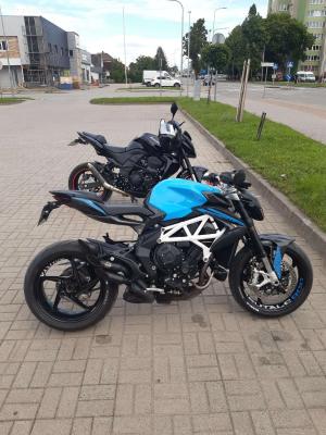 Zils MV Agusta Brutale 2019 Tauragė, ar dzinēja tilpumu 0.00 L un nobraukumu 5 tūkst. km par 6700 €, foto  vietnē AUTOMOTO.COM.LV