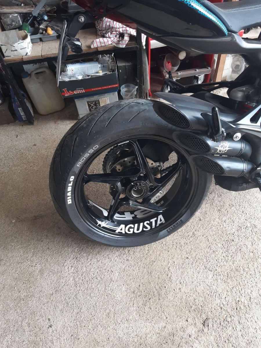 Zils MV Agusta Brutale 2019 Tauragė, ar dzinēja tilpumu 0.00 L un nobraukumu 5 tūkst. km par 6700 €, foto 4 vietnē AUTOMOTO.COM.LV