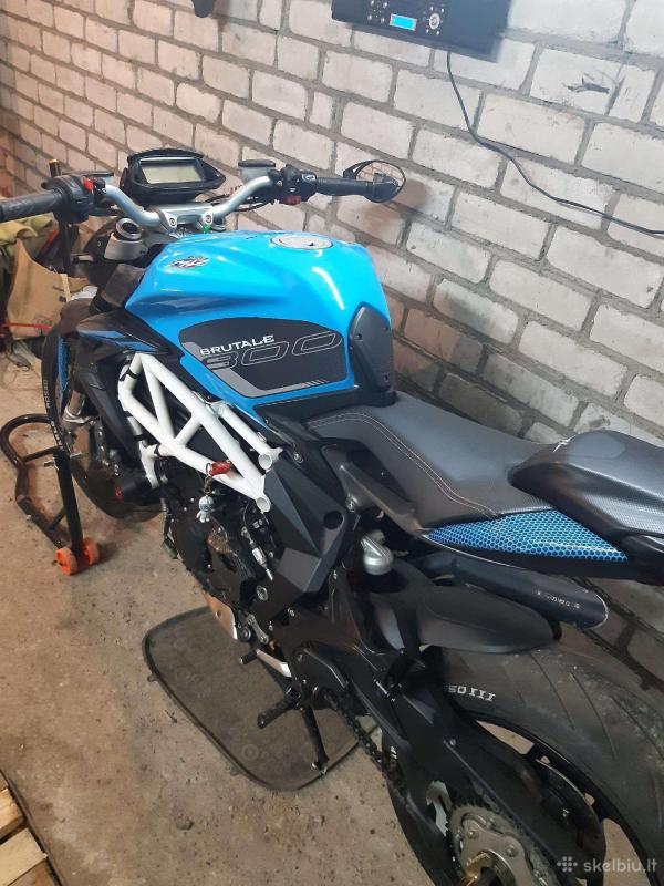 Синий MV Agusta Brutale 2019 в Таураге, объемом двигателя 0.00 л и пробегом 5 тыс. км за 6700 €, фото 5 на AUTOMOTO.COM.LV