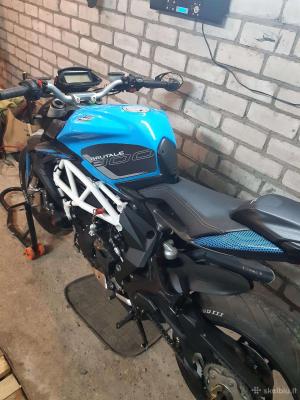 Zils MV Agusta Brutale 2019 Tauragė, ar dzinēja tilpumu 0.00 L un nobraukumu 5 tūkst. km par 6700 €, foto 6 vietnē AUTOMOTO.COM.LV