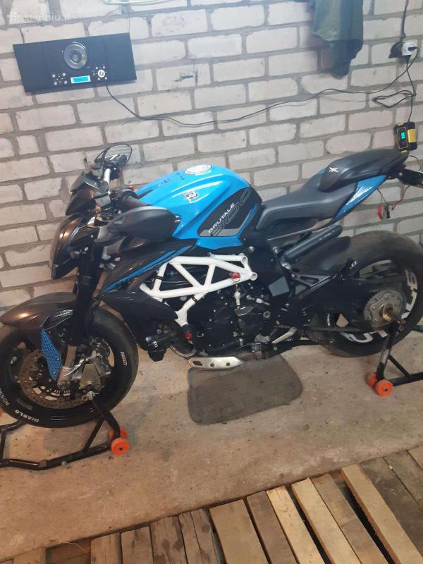 Синий MV Agusta Brutale 2019 в Таураге, объемом двигателя 0.00 л и пробегом 5 тыс. км за 6700 €, фото 6 на AUTOMOTO.COM.LV