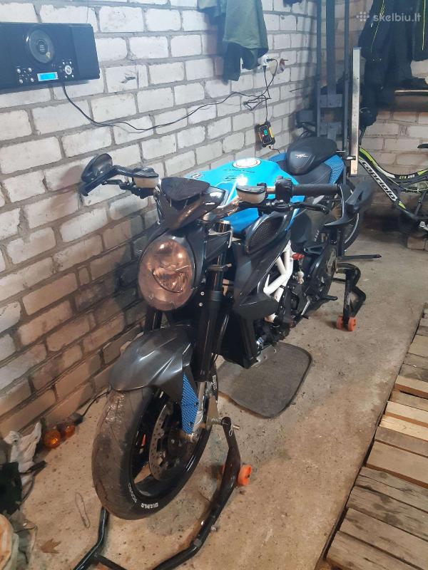 Синий MV Agusta Brutale 2019 в Таураге, объемом двигателя 0.00 л и пробегом 5 тыс. км за 6700 €, фото 7 на AUTOMOTO.COM.LV