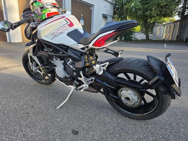 MV Agusta Brutale 2014 в Паневежис, объемом двигателя 0.80 л и пробегом 17 тыс. км за 5300 €, фото 5 на AUTOMOTO.COM.LV