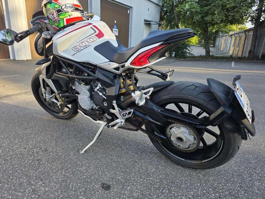 MV Agusta Brutale 2014 в Паневежис, объемом двигателя 0.80 л и пробегом 17 тыс. км за 5300 €, фото 6 на AUTOMOTO.COM.LV