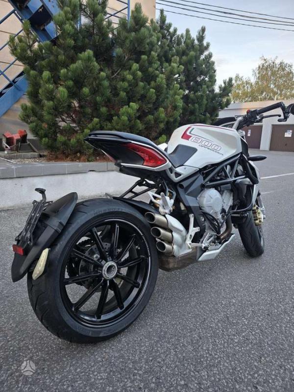 MV Agusta Brutale 2015 in Panevezys on AUTOMOTO.COM.LV MV Agusta Brutale 2015 in Panevezys, with an engine capacity of 0.80 L and mileage of 17 thousand km for 4700 €, photo 4 on AUTOMOTO.COM.LV