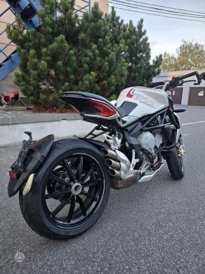 MV Agusta Brutale 2015 in Panevezys, with an engine capacity of 0.80 L and mileage of 17 thousand km for 4700 €, photo 4 on AUTOMOTO.COM.LV