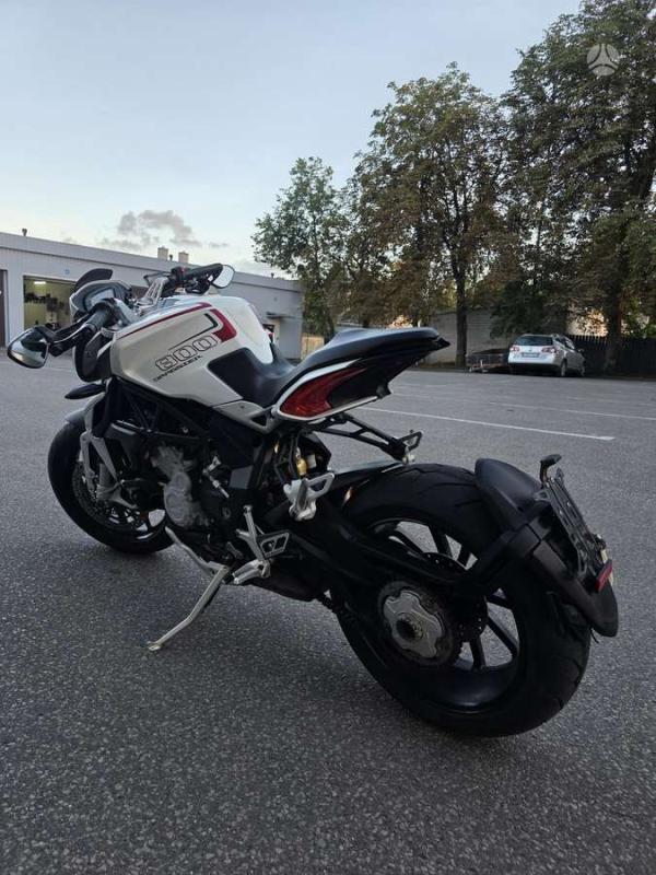 MV Agusta Brutale 2015 in Panevezys on AUTOMOTO.COM.LV MV Agusta Brutale 2015 in Panevezys, with an engine capacity of 0.80 L and mileage of 17 thousand km for 4700 €, photo 6 on AUTOMOTO.COM.LV