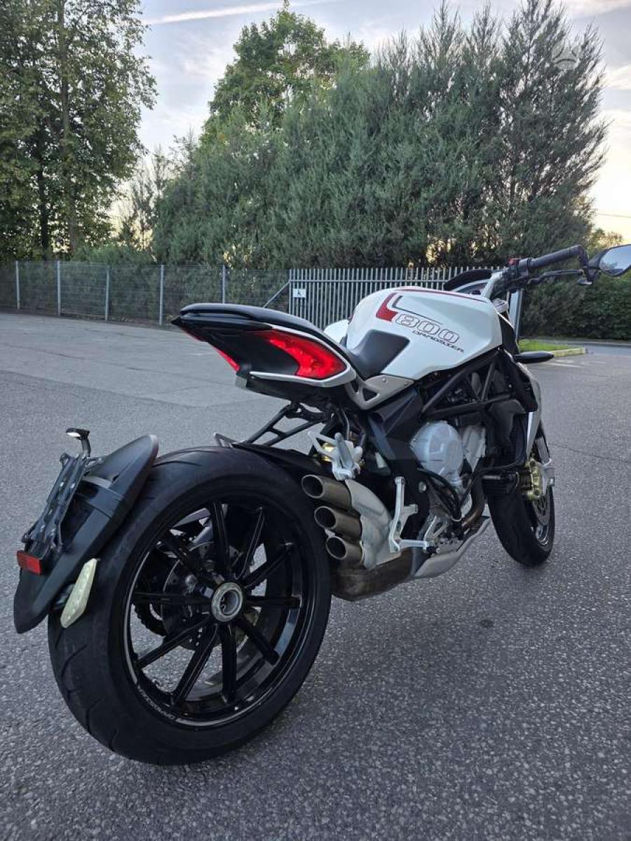 MV Agusta Brutale 2015 in Panevezys, with an engine capacity of 0.80 L and mileage of 17 thousand km for 4700 €, photo 8 on AUTOMOTO.COM.LV