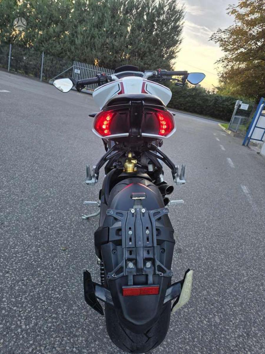 MV Agusta Brutale 2015 in Panevezys, with an engine capacity of 0.80 L and mileage of 17 thousand km for 4700 €, photo 13 on AUTOMOTO.COM.LV