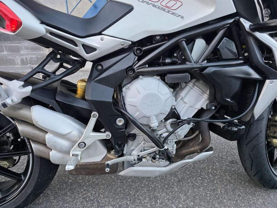 MV Agusta Brutale 2015 in Panevezys, with an engine capacity of 0.80 L and mileage of 17 thousand km for 4700 €, photo 19 on AUTOMOTO.COM.LV