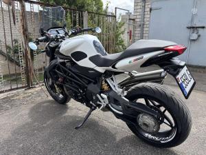 White MV Agusta Brutale 2011 in Kaunas, with an engine capacity of 0.92 L and mileage of 30 thousand km for 4300 €, photo 9 on AUTOMOTO.COM.LV