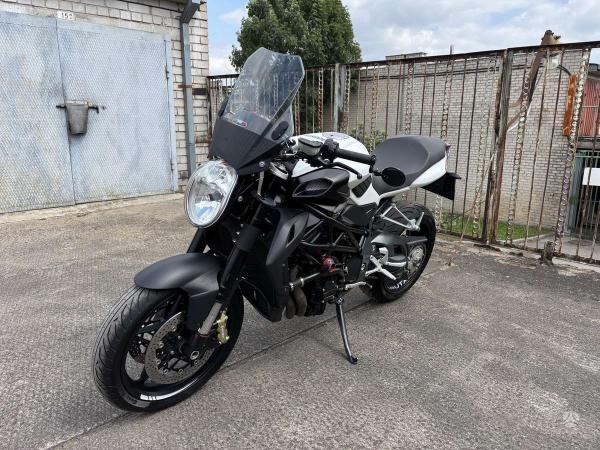 White MV Agusta Brutale 2011 in Kaunas, with an engine capacity of 0.92 L and mileage of 30 thousand km for 4300 €, photo 2 on AUTOMOTO.COM.LV