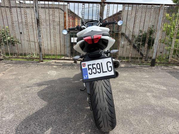 White MV Agusta Brutale 2011 in Kaunas, with an engine capacity of 0.92 L and mileage of 30 thousand km for 4300 €, photo 7 on AUTOMOTO.COM.LV
