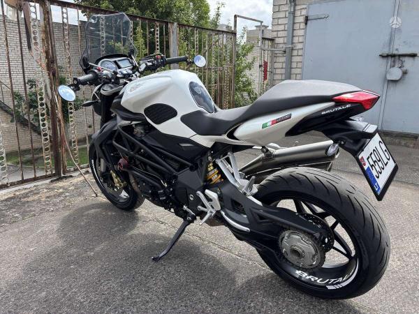White MV Agusta Brutale 2011 in Kaunas, with an engine capacity of 0.92 L and mileage of 30 thousand km for 4300 €, photo 8 on AUTOMOTO.COM.LV