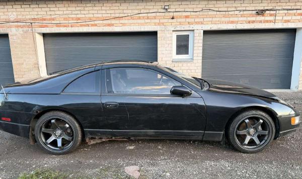 Black Nissan 300ZX 1990 in Marijampole, with an engine capacity of 2.96 L and mileage of 48 thousand km for 7500 €, photo 9 on AUTOMOTO.COM.LV
