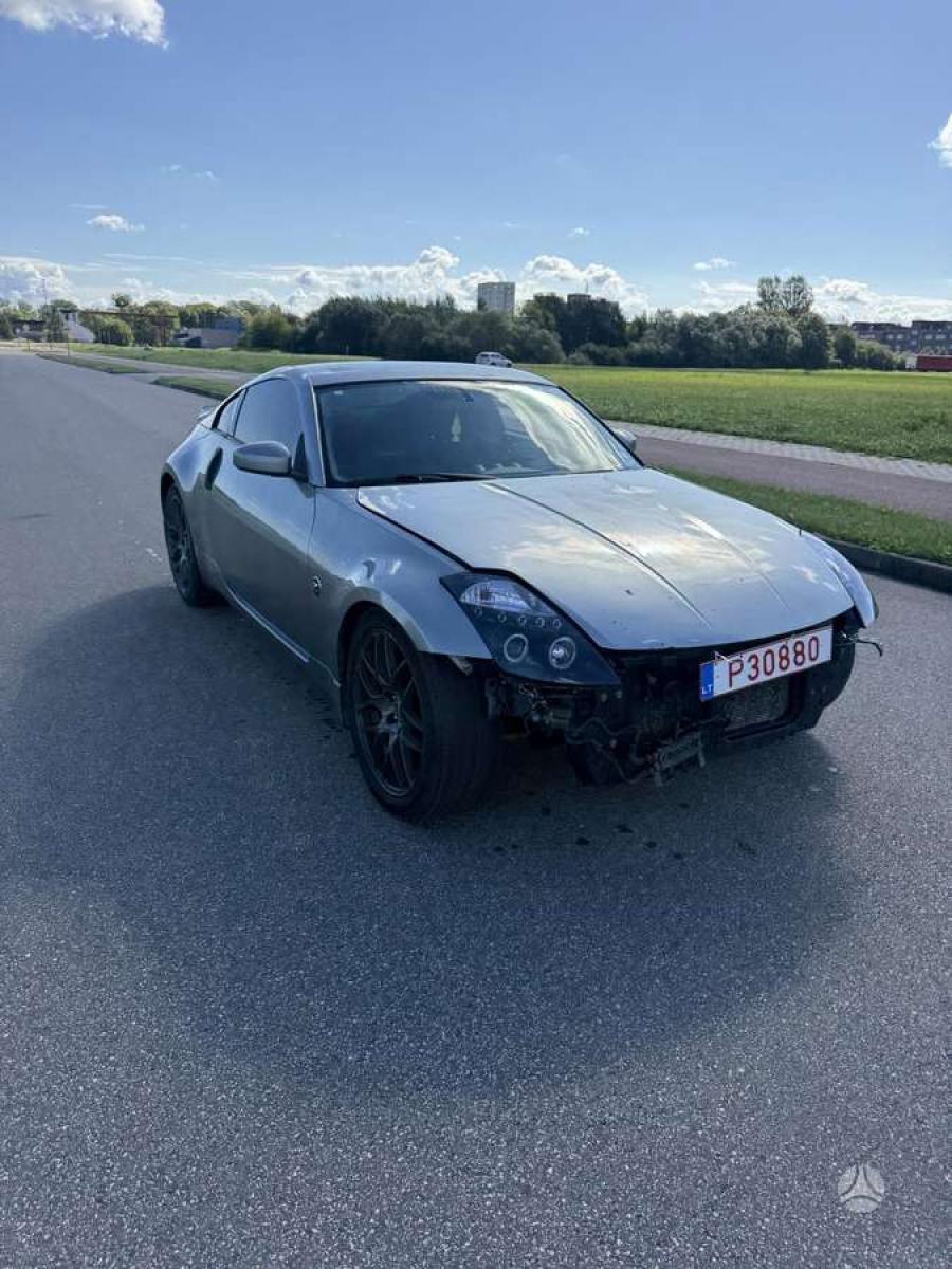 Grey Nissan 350Z 2004 in Kaunas, with an engine capacity of 3.50 L and mileage of 300 thousand km for 7100 €, photo 4 on AUTOMOTO.COM.LV