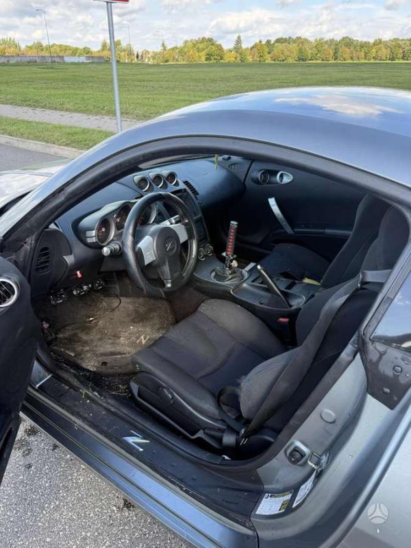 Pelēks Nissan 350Z 2004 Kauņa, ar dzinēja tilpumu 3.50 L un nobraukumu 300 tūkst. km par 7100 €, foto 10 vietnē AUTOMOTO.COM.LV