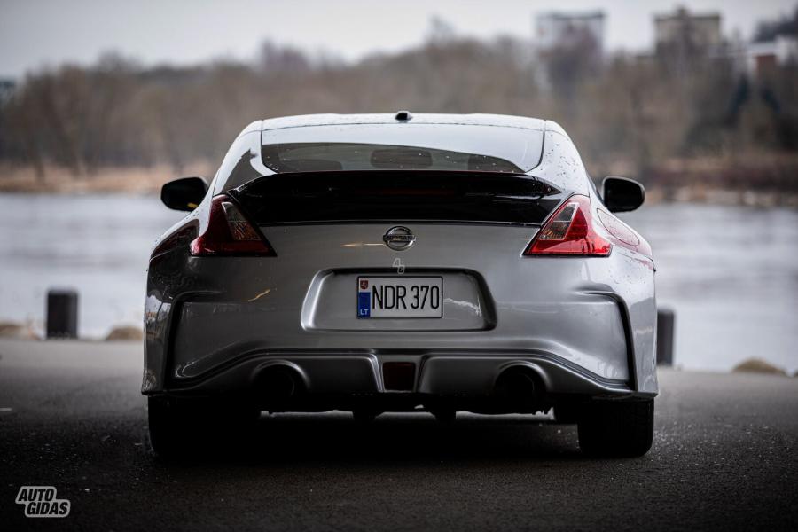 Grey Nissan 370-z 2014 in Klaipeda, with an engine capacity of 3.70 L and mileage of 39 thousand km for 25000 €, photo 9 on AUTOMOTO.COM.LV
